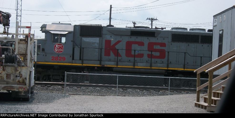 KCS 2829, conductor's side view